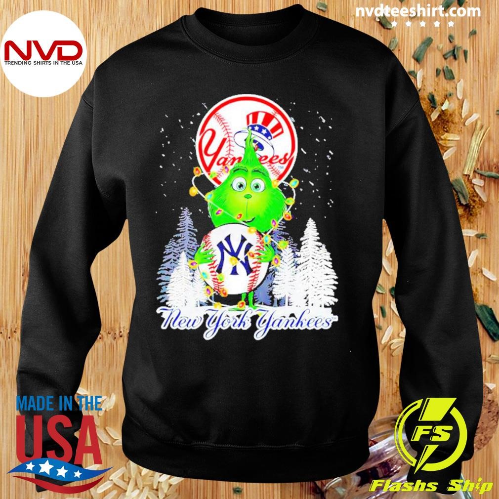 Grinch Hug New York Yankees Ball Christmas Shirt - NVDTeeshirt